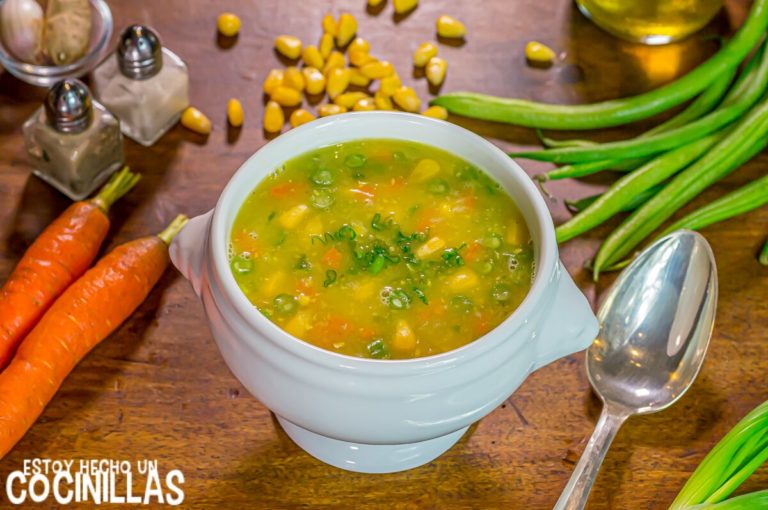 Receta de sopa de maíz china con verduras. Plato para sorprender.